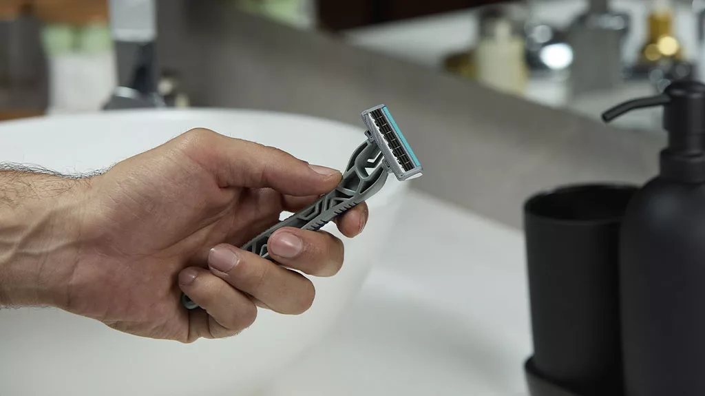 Cómo perfilar el bigote fino y perilla